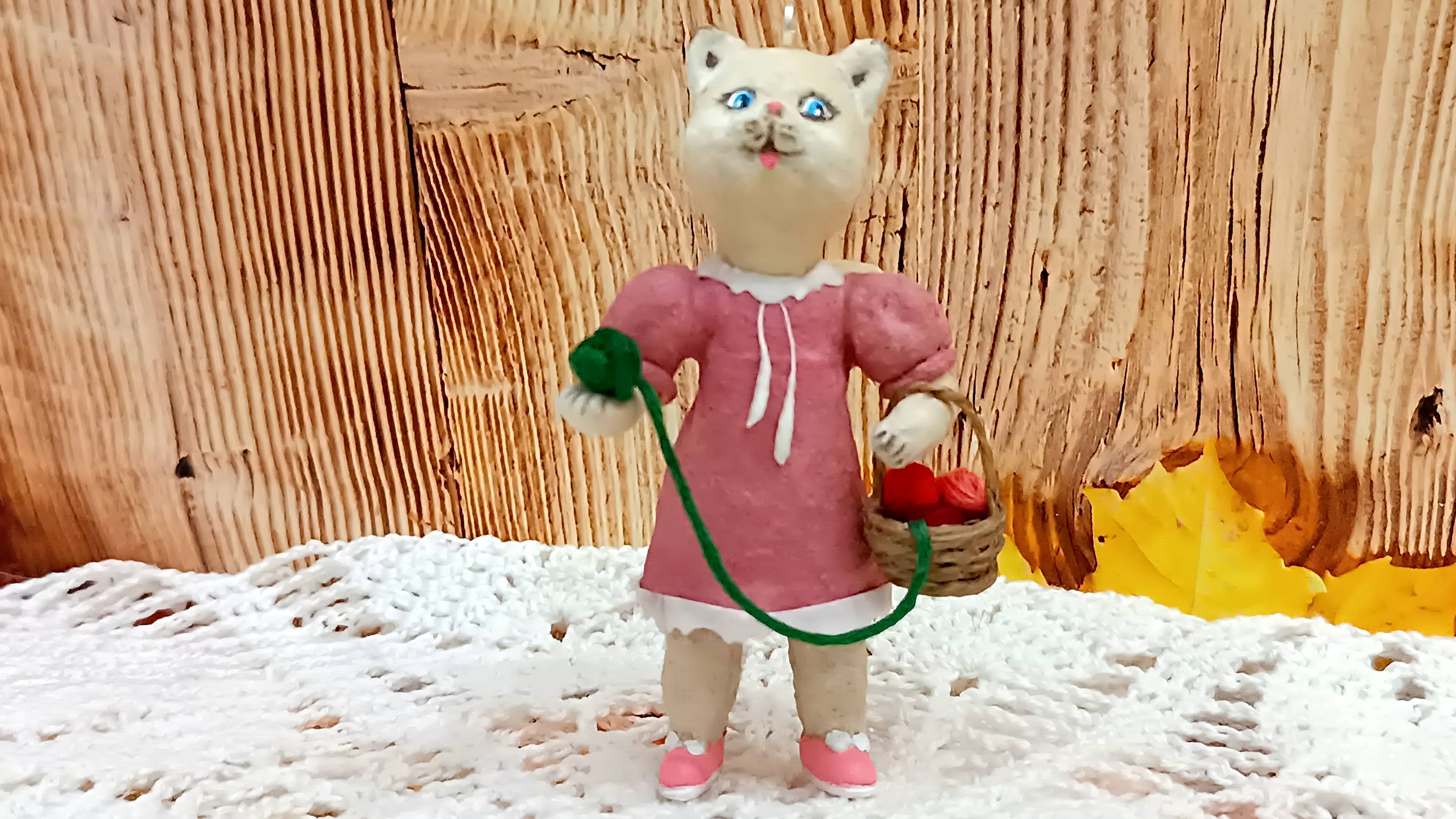 Ватная игрушка ″Кошечка с клубочками″