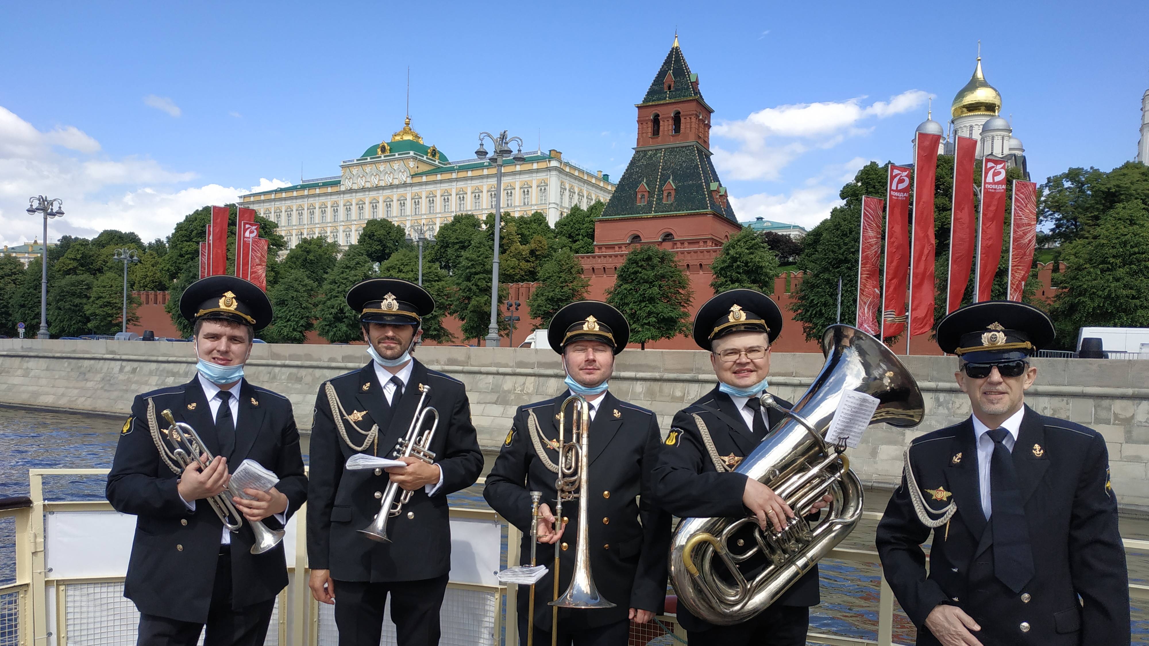 Песни о Москве