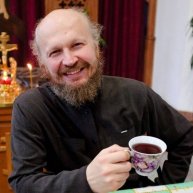 С ОТЦОМ ГЕОРГИЕМ ЗА ЛАВКАМИ Аватар автора