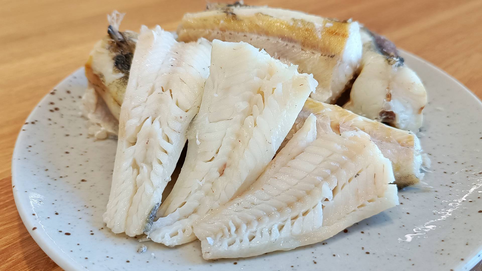 БЛЮДА С РЫБОЙ И МОРЕПРОДУКТАМИ