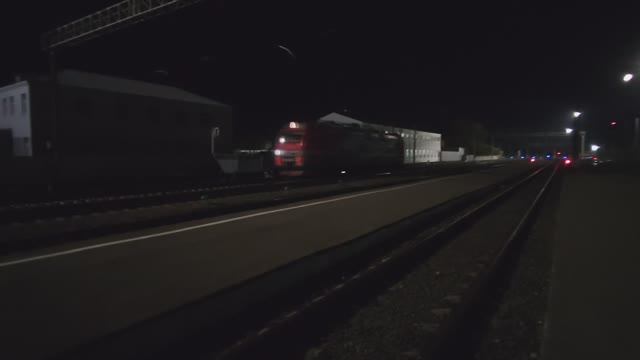 Пассажирский электровоз серии ЭП1М.
