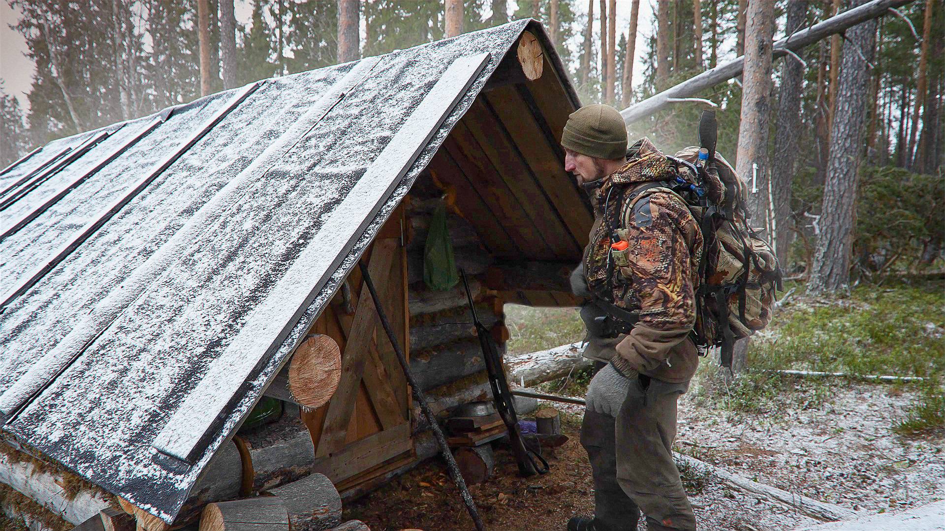 ⁣УШЁЛ ОХОТИТЬСЯ И РЫБАЧИТЬ НА МЕЛКУЮ ТАЁЖНУЮ РЕЧКУ В ИЗБУ "БОРОВУЮ"