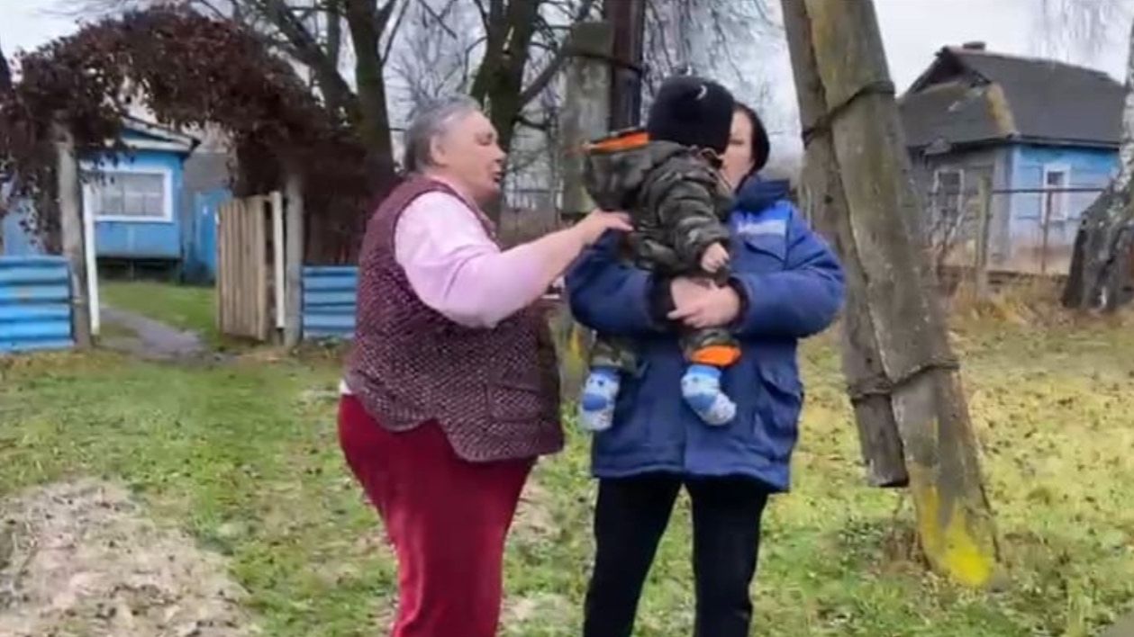 Завершаю дела в огороде. Волнения за мужа. В гостях у мамы Тани.