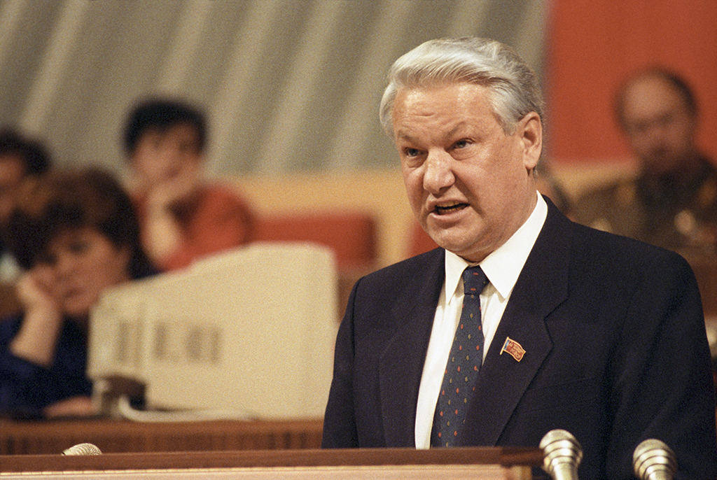 Б н ельцин стал в. Ельцин в 1990 году. 1990 — Б. Н. Ельцин избран председателем Верховного совета РСФСР..