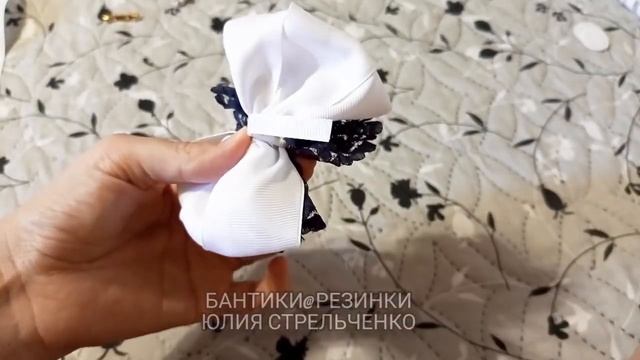 Блузка трикотажная с кружевным жабо