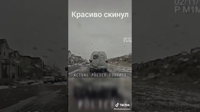 Изучение половых органов на парнишке