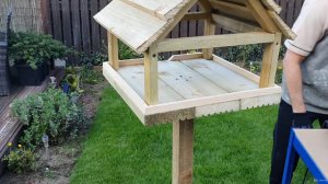 Bird table