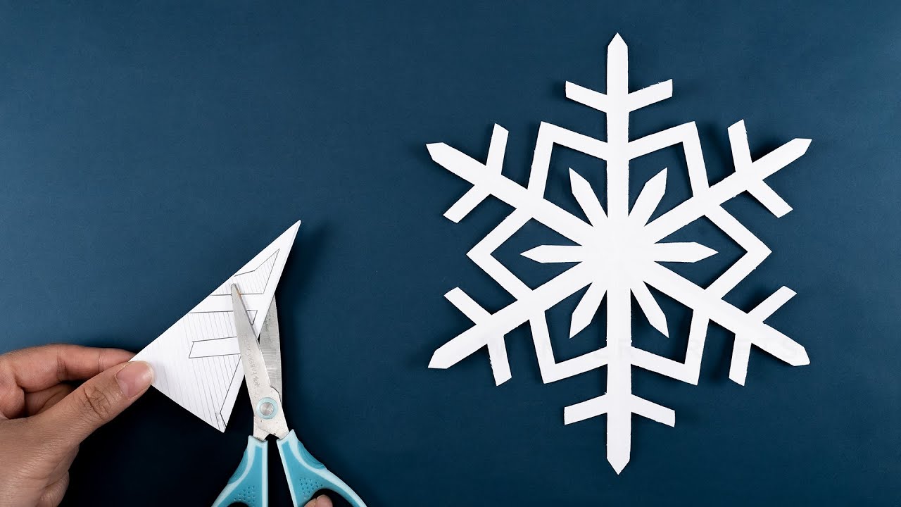 Публикация «Мастер-класс „Объемная снежинка из бумаги своими руками“» размещена в разделах