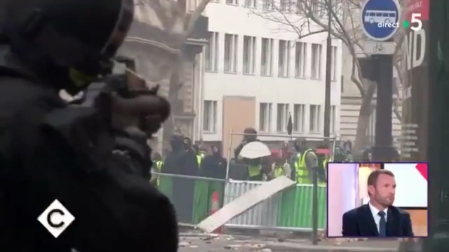 Bavure Policiere Gilets Jaunes Tirs Illegitimes Au Flashball Et Insultes Gratuites