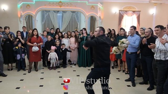 Прикольный свадебный танец жениха и невесты, родителей, гостей - 5 видео